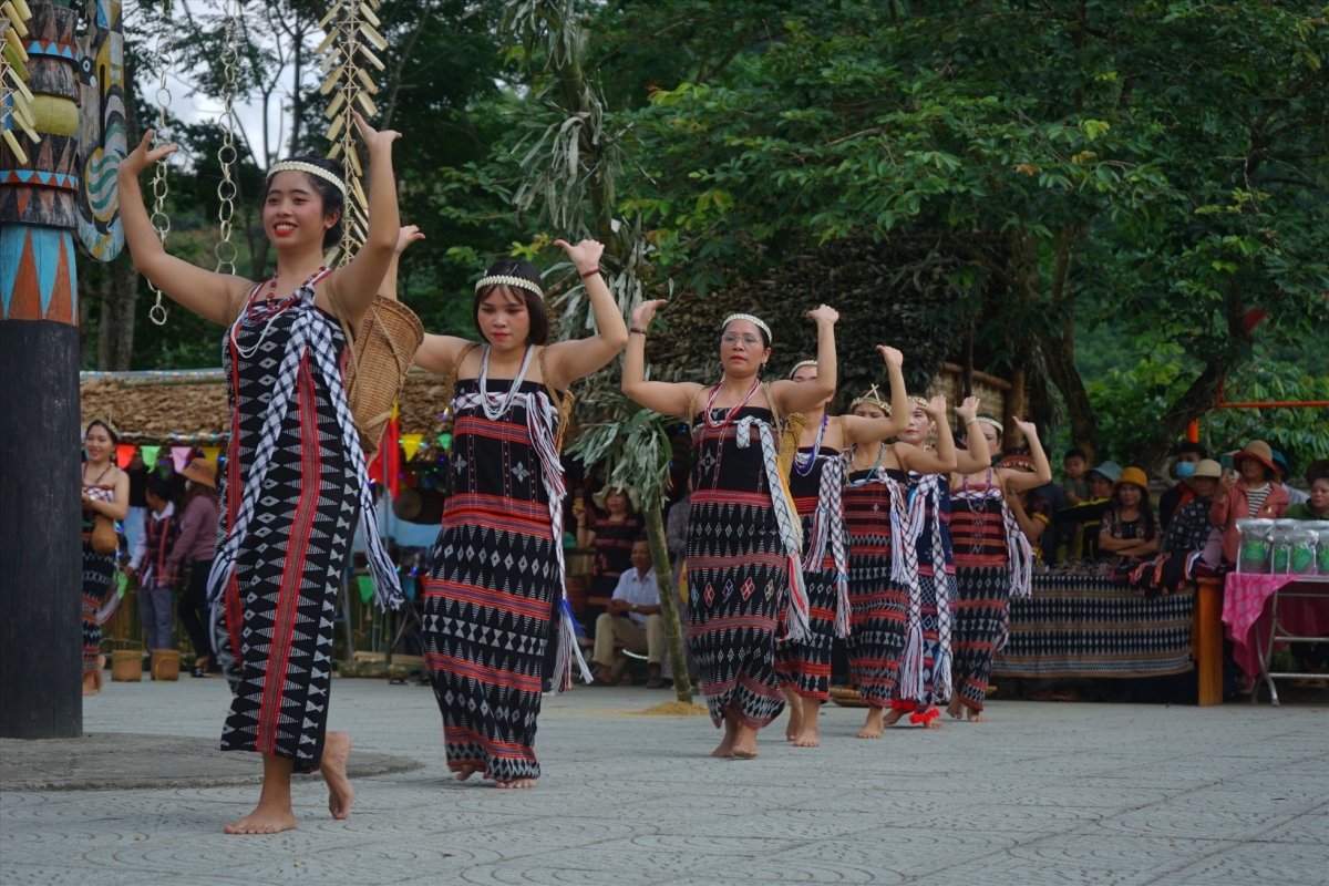 ĐHA NUÔR DA DING CA COONG ĐÀ NẴNG T'HƯỚC CHÔ OOY ĐẠI HỘI XIV ÂNG ĐẢNG ...