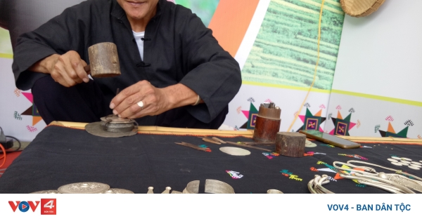 Nghề chạm bạc của người Dao Tiền | VOV4.VOV.VN