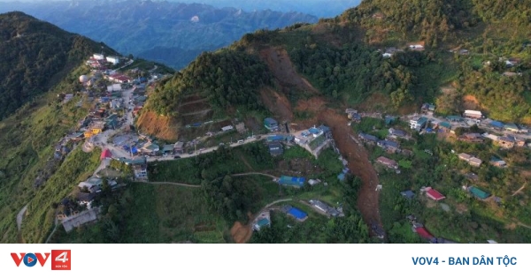 Hạn chế du khách đến Tà Xùa sau vụ sạt lở vạt núi kéo dài hơn 200 mét | VOV4.VOV.VN