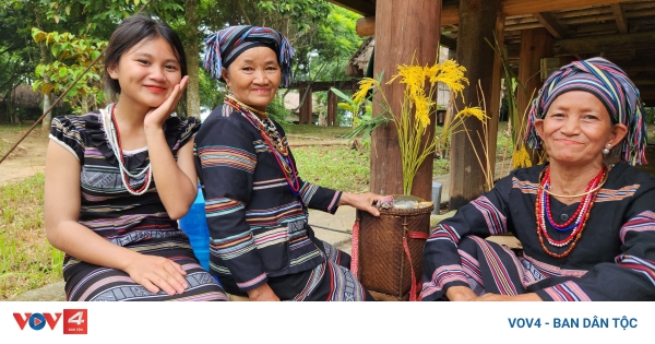 Thổ cẩm làng Teng - Di sản quý của người H'rê | VOV4.VOV.VN